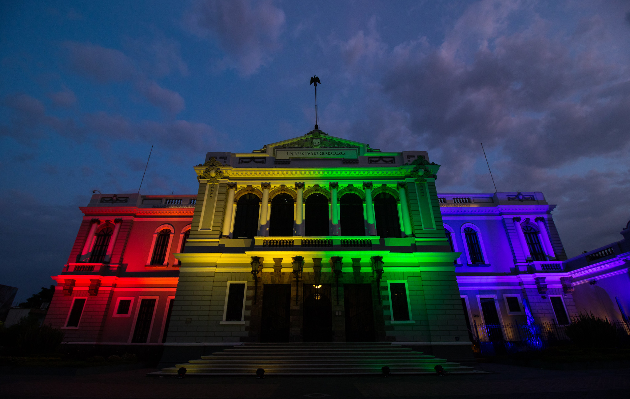 El MUSA colorea con luz su fachada por Día Internacional del Orgullo ...
